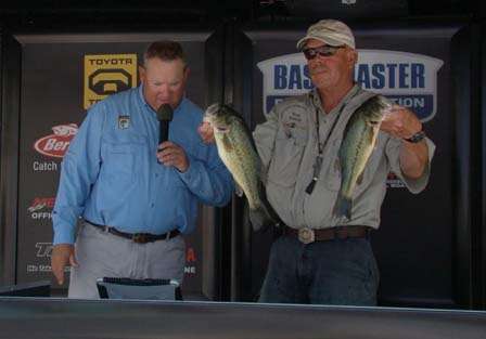 Nebraska angler leads Central Division - Bassmaster