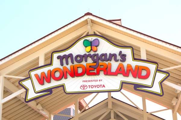 Pros visit Morgan's Wonderland - Bassmaster