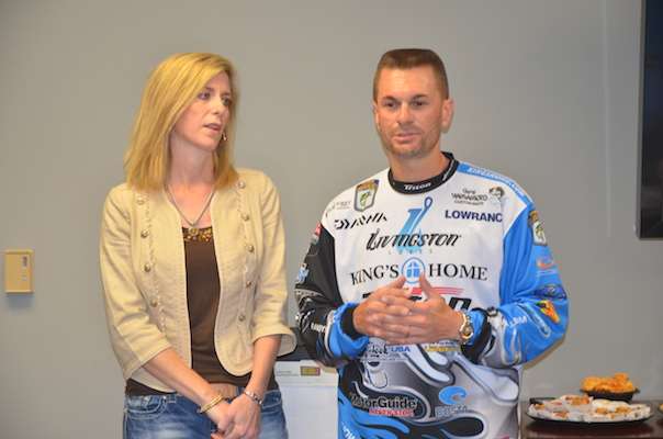 Randy Howell visits B.A.S.S. headquarters - Bassmaster