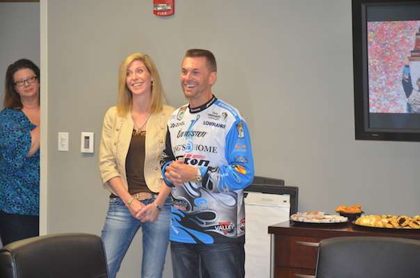 Randy Howell visits B.A.S.S. headquarters - Bassmaster