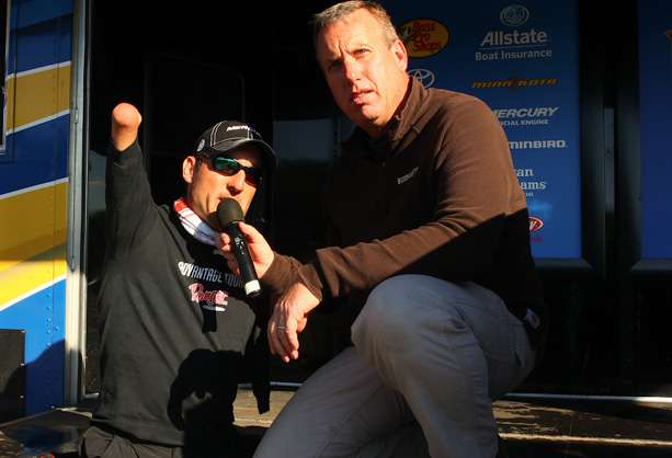 Open: Day 2 weigh-in - Bassmaster