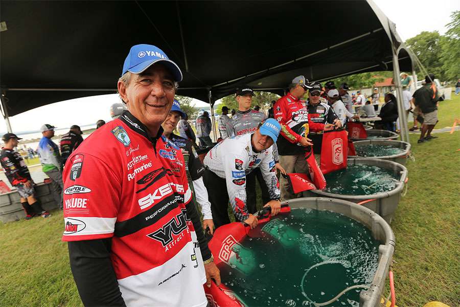 Elite: Day 2 behind the scenes - Bassmaster
