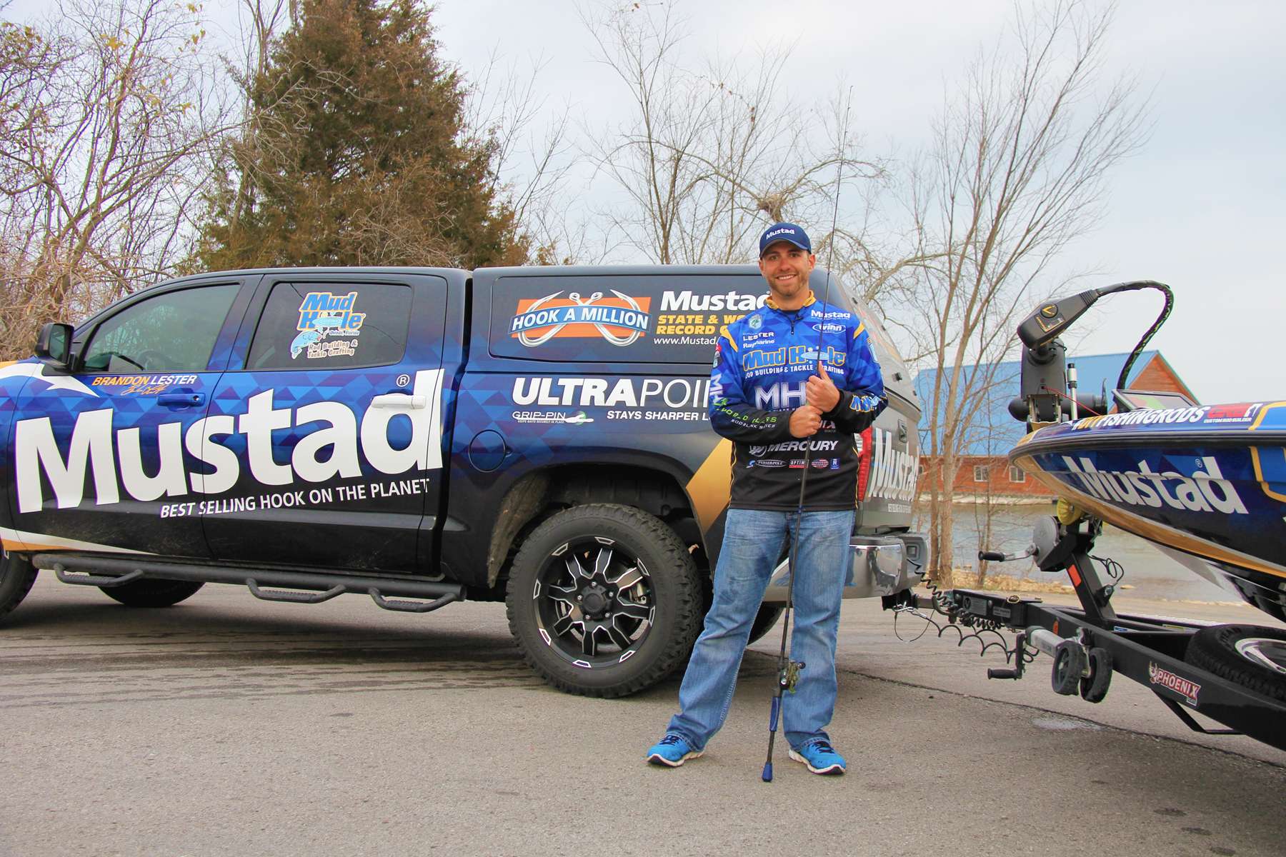 Lester signs with Mustad - Bassmaster