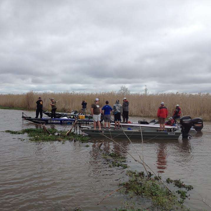 Lane fishing in a crowd - Bassmaster