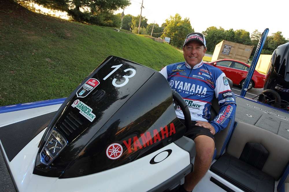 Inside Elite Boats: Dean Rojas - Bassmaster