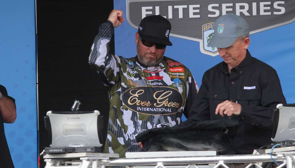 Elite: Day 2 weigh-in - Bassmaster