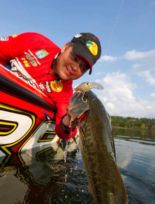 Bassmaster Elites roll into a classic river town - Bassmaster