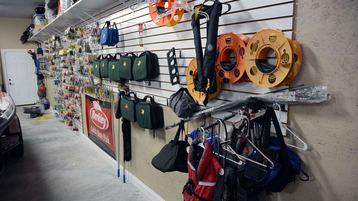 Elite Man Caves: Justin Lucas - Bassmaster