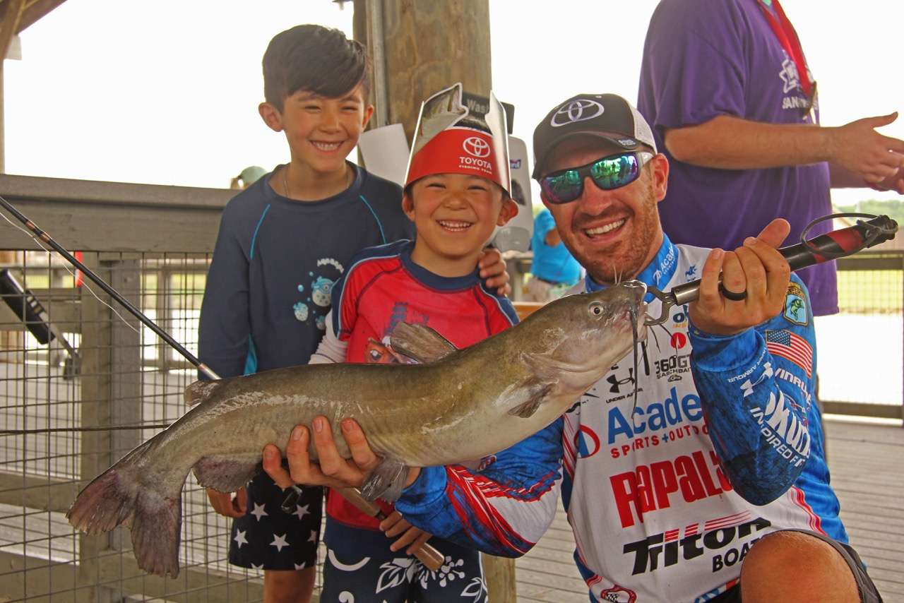 Elites visit Morgan's Wonderland - Bassmaster