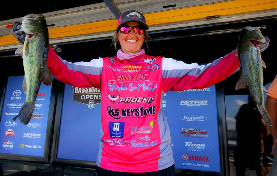 Open: Day 2 weigh-in - Bassmaster