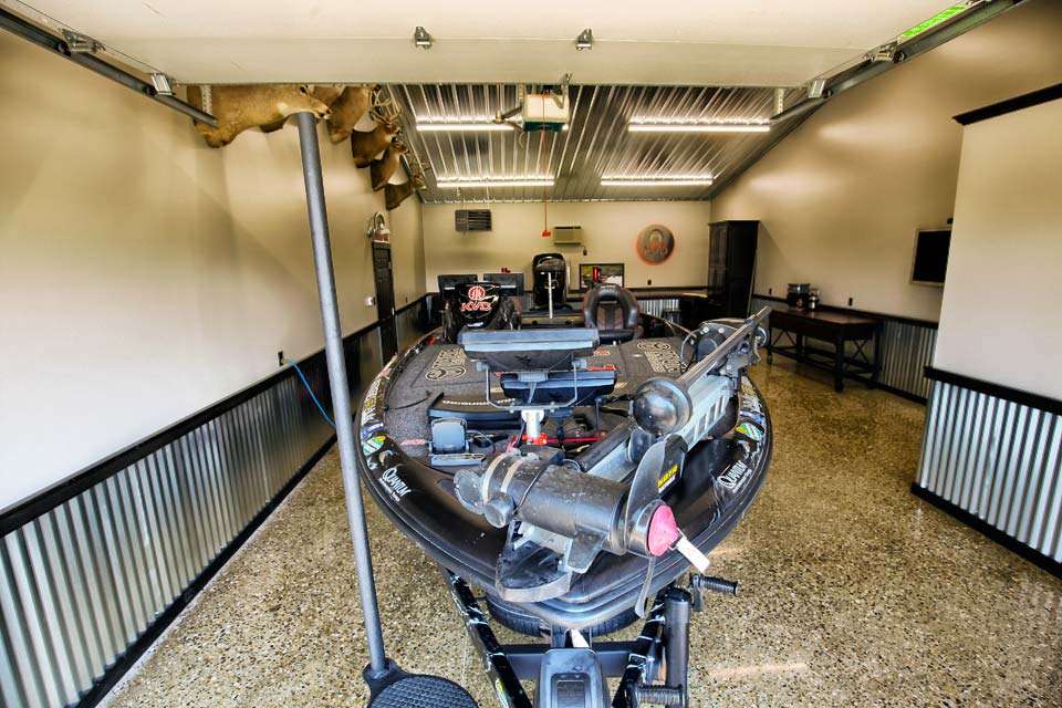 Elite Man Caves: Kevin VanDam - Bassmaster