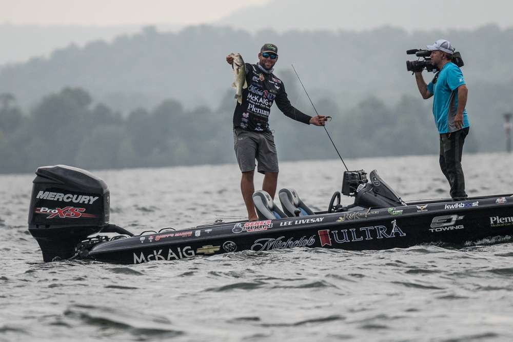 Championship Monday with Jaye and Livesay - Bassmaster