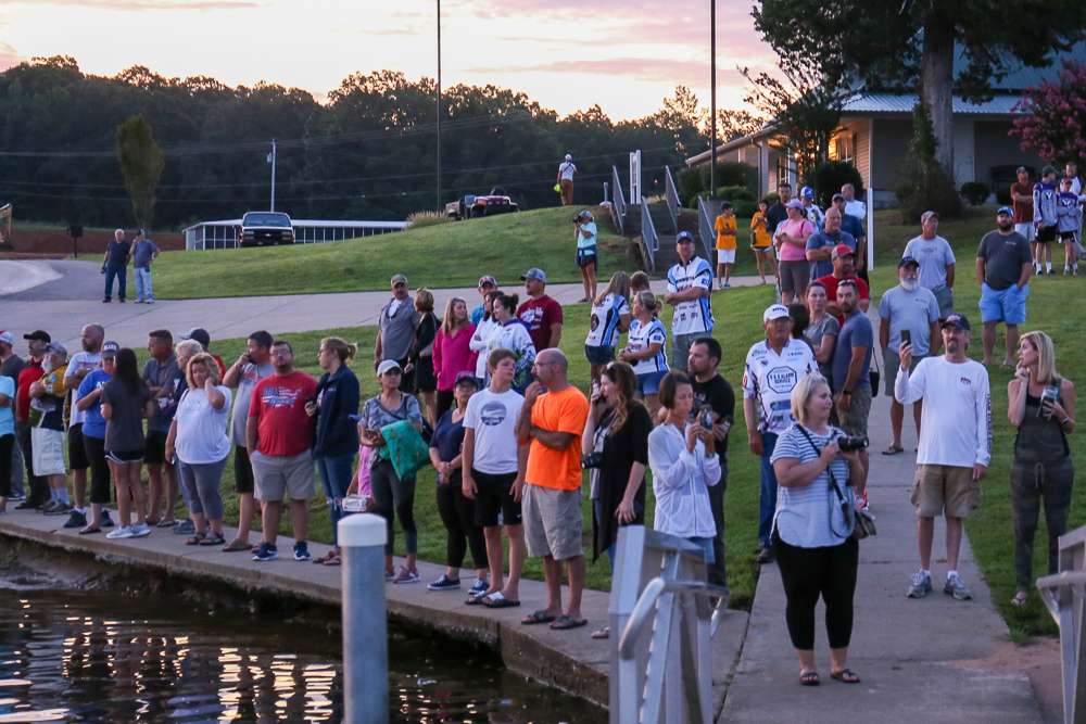 Junior Championship: Day 1 begins - Bassmaster