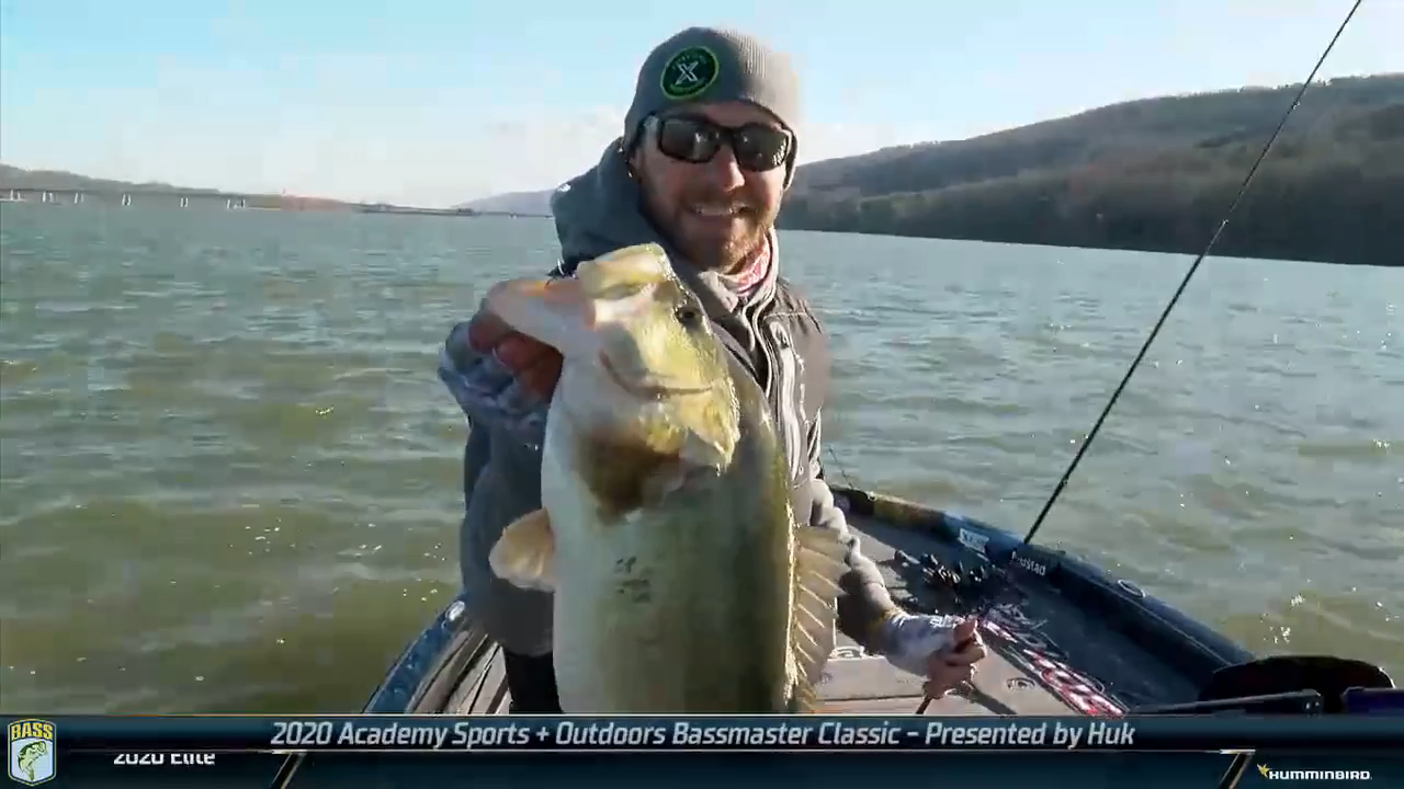 LIVE: Lester lands big one - Bassmaster