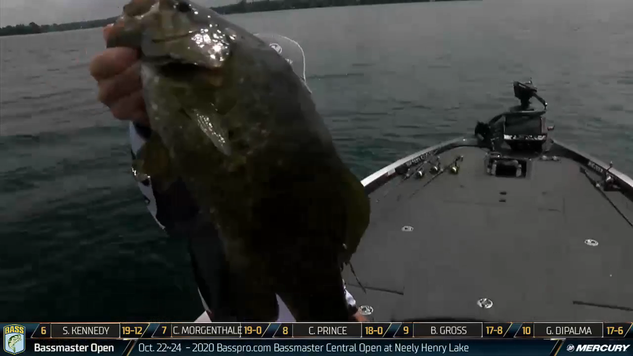 LIVE: Frazier boats big one - Bassmaster