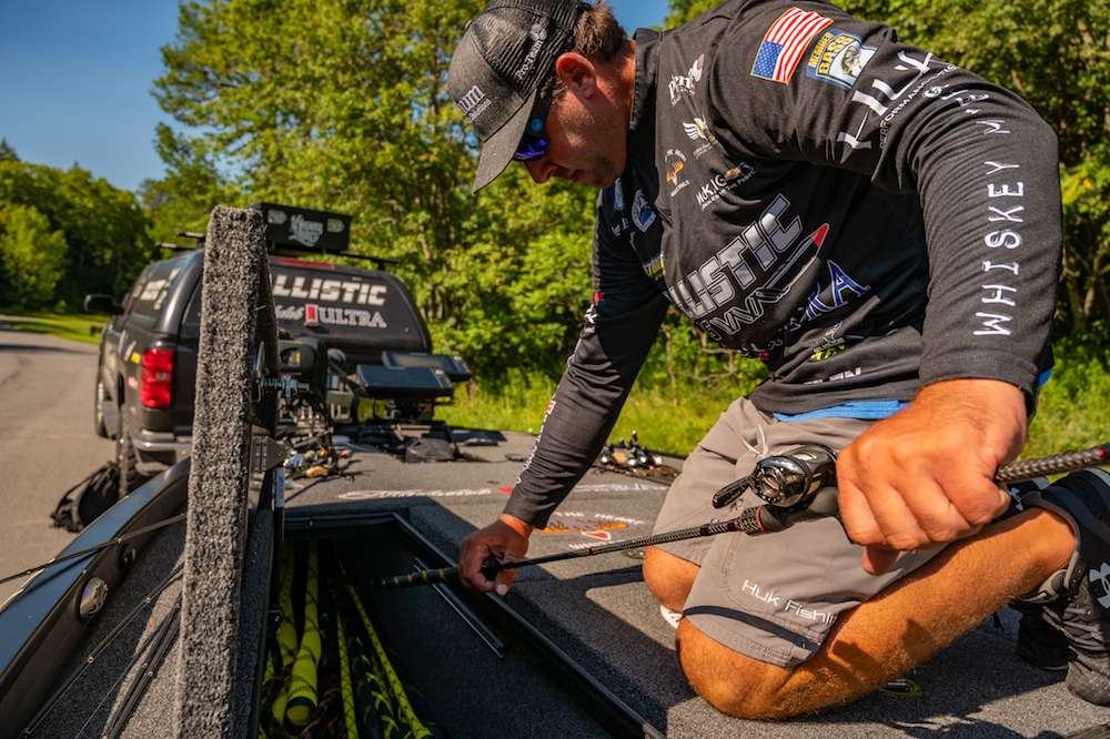 Inside Elite Boats: Lee Livesay - Bassmaster
