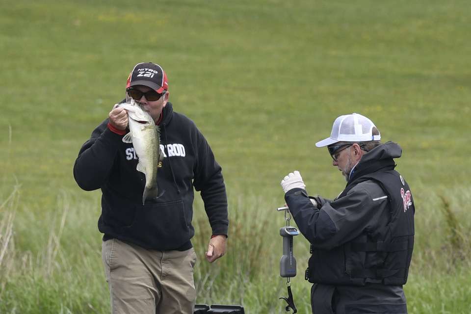 Snowden stays steady - Bassmaster