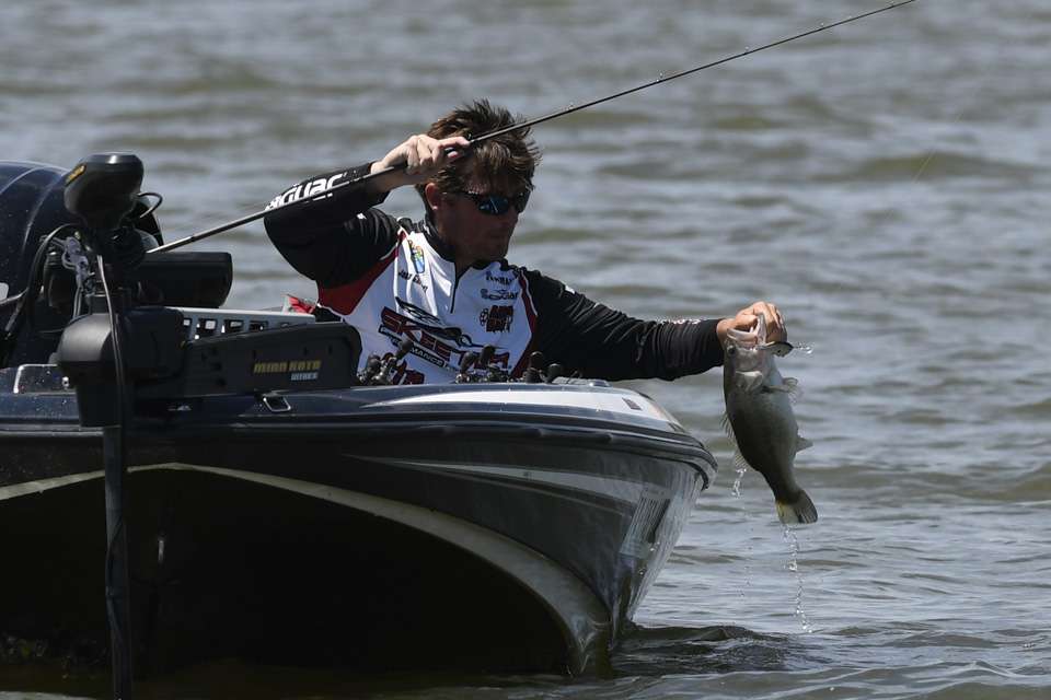 Open: Garrett's mid-day grind - Bassmaster