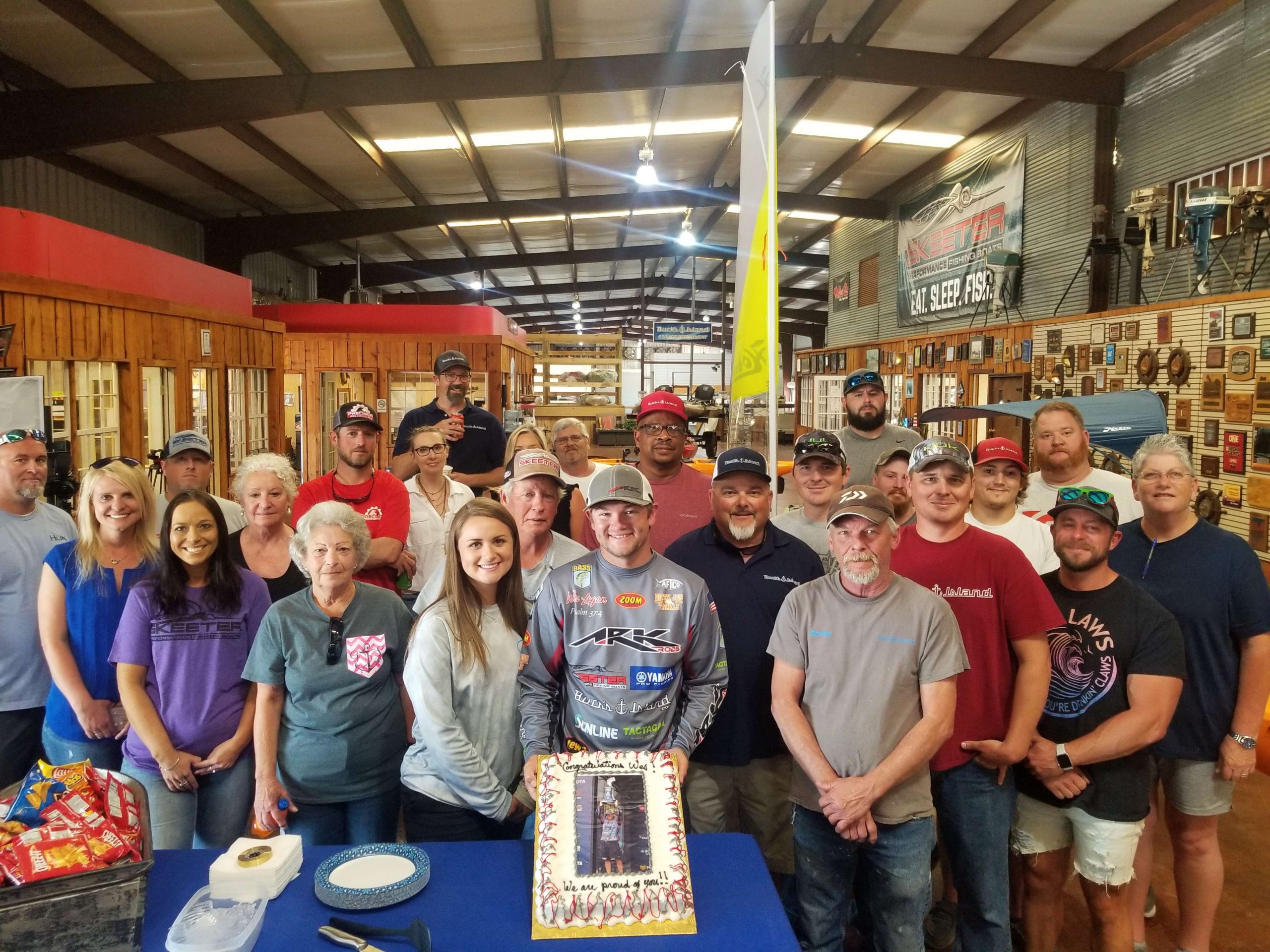 Wes Logan celebrated at Buck's Island - Bassmaster