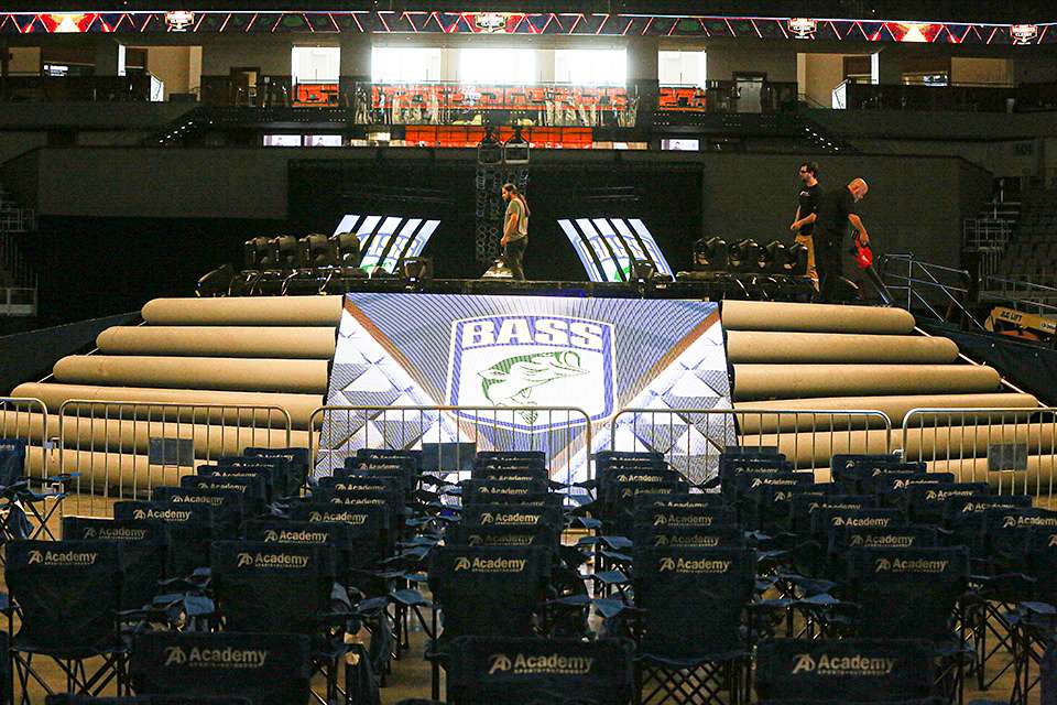 Arena prep for Classic weigh-ins - Bassmaster