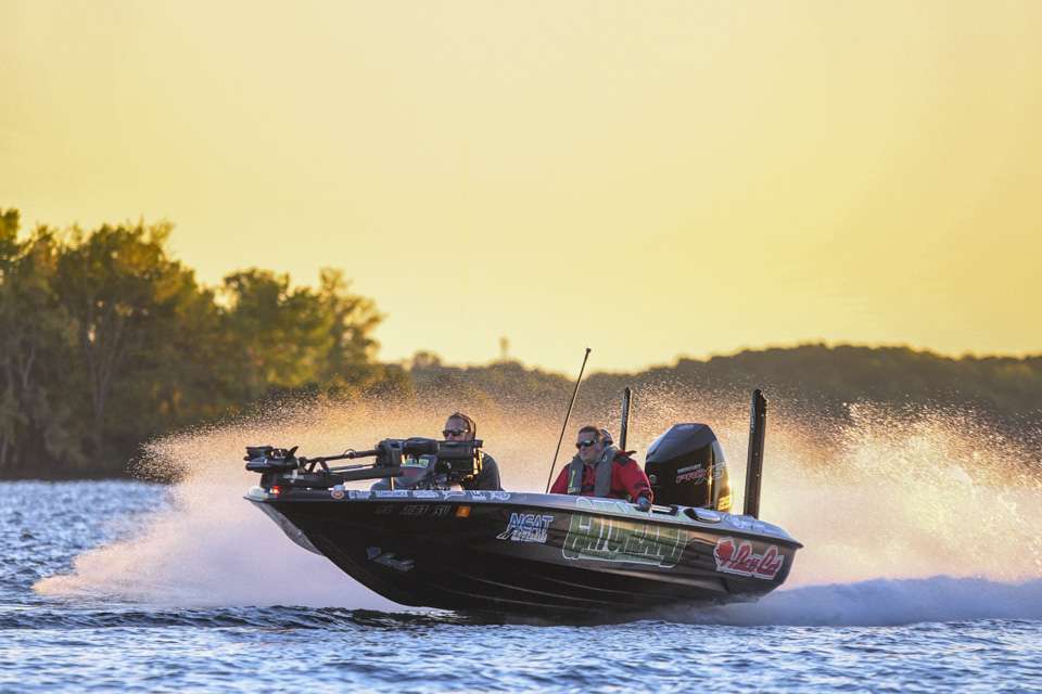 Open: Running and gunning into Day 1 - Bassmaster