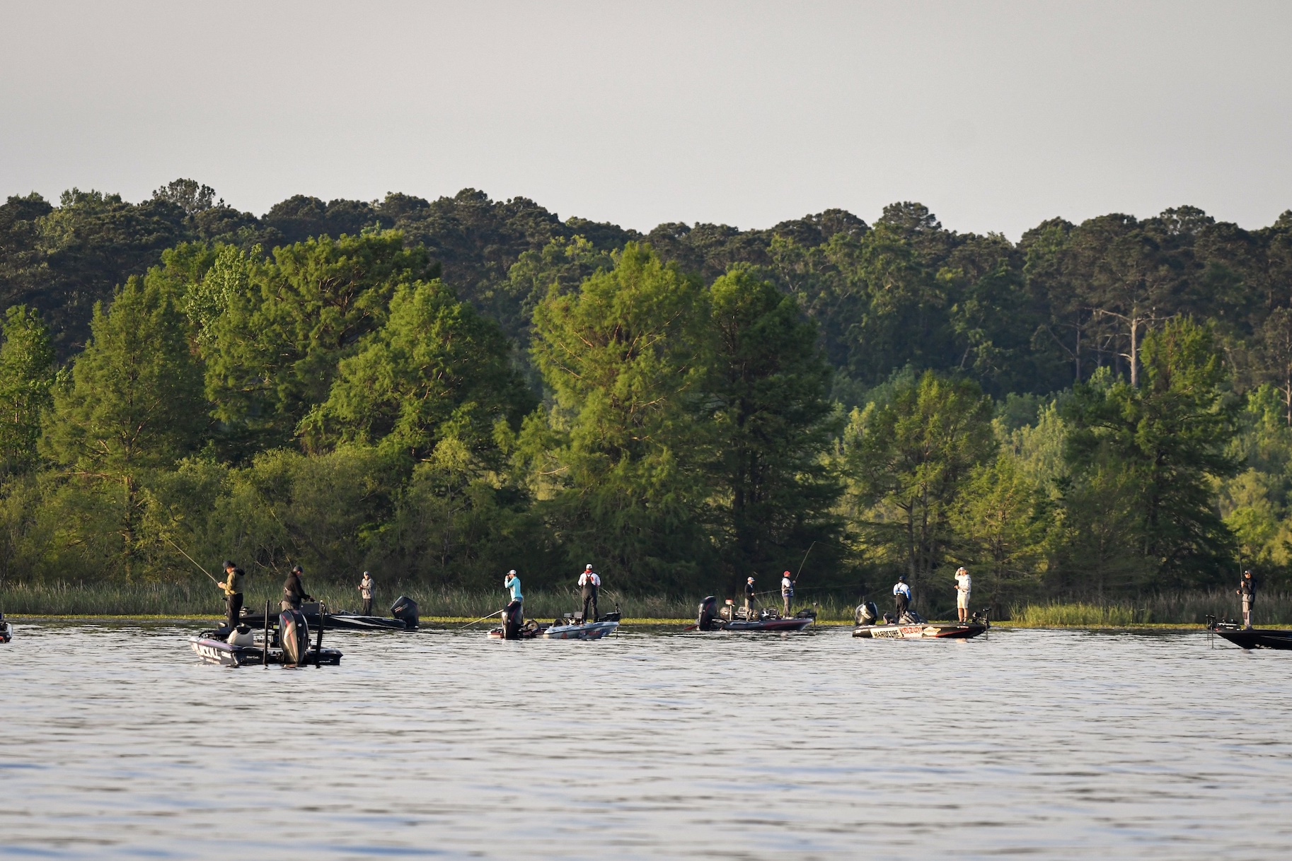Fishing in a crowd at Ross Barnett - Bassmaster