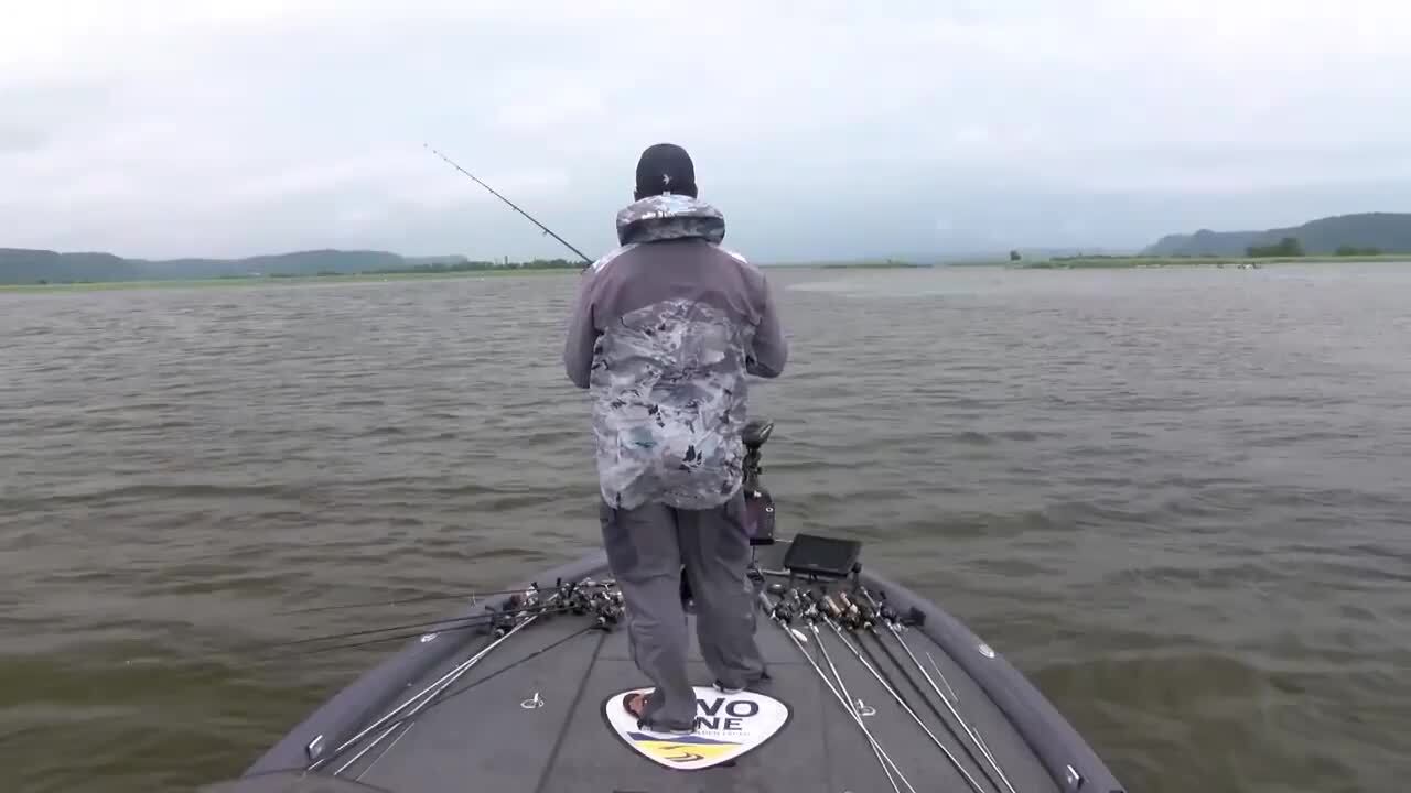 Johnston with 4 in livewell - Bassmaster