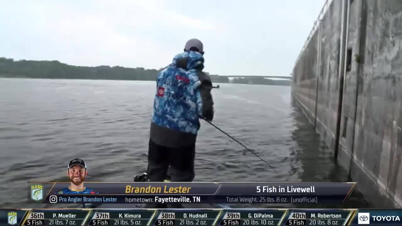 Lester with a cull - Bassmaster