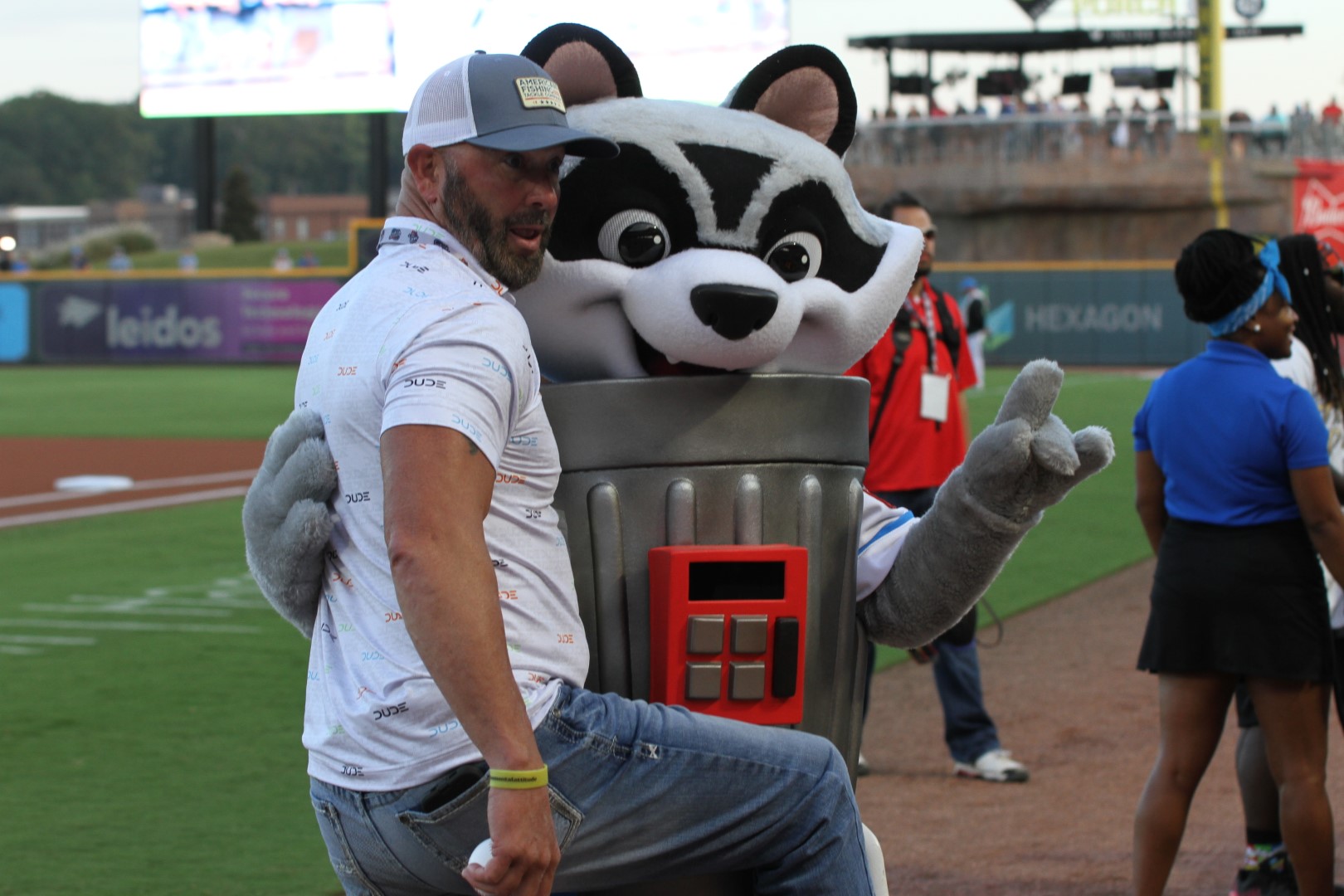 Swindle throws out first pitch - Bassmaster