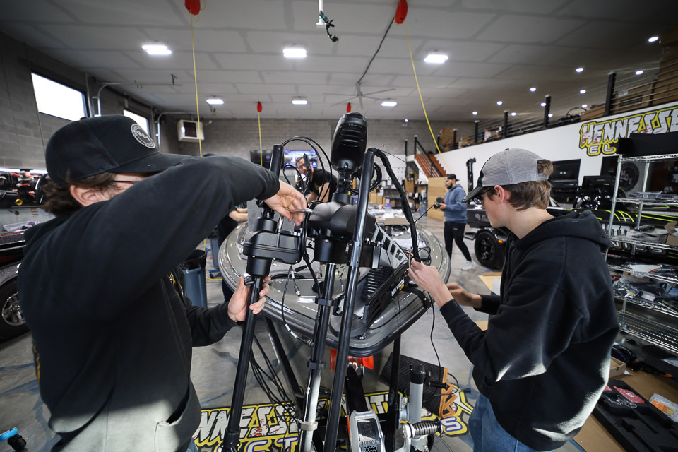 Jocumsen's custom Elite boat rigging - Bassmaster