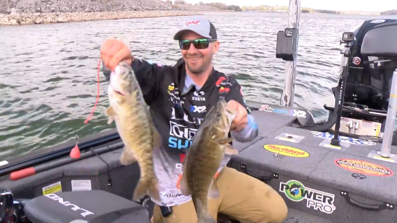 Gustafson with a cull - Bassmaster