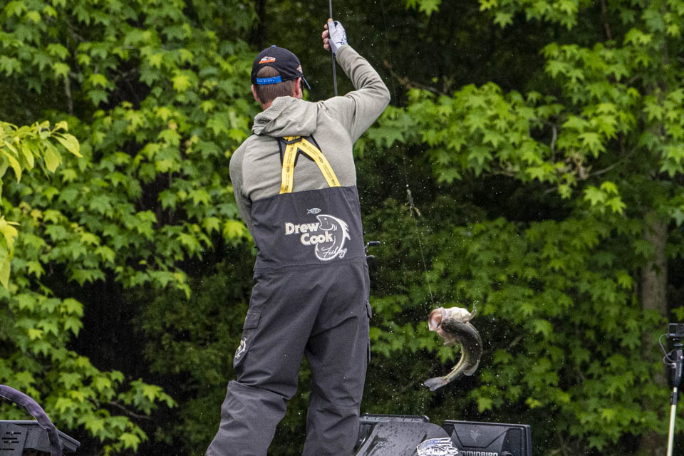 Cook catchin' em early - Bassmaster