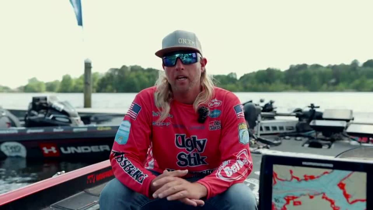 Matt Robertson expands on Day 2 lead - Bassmaster