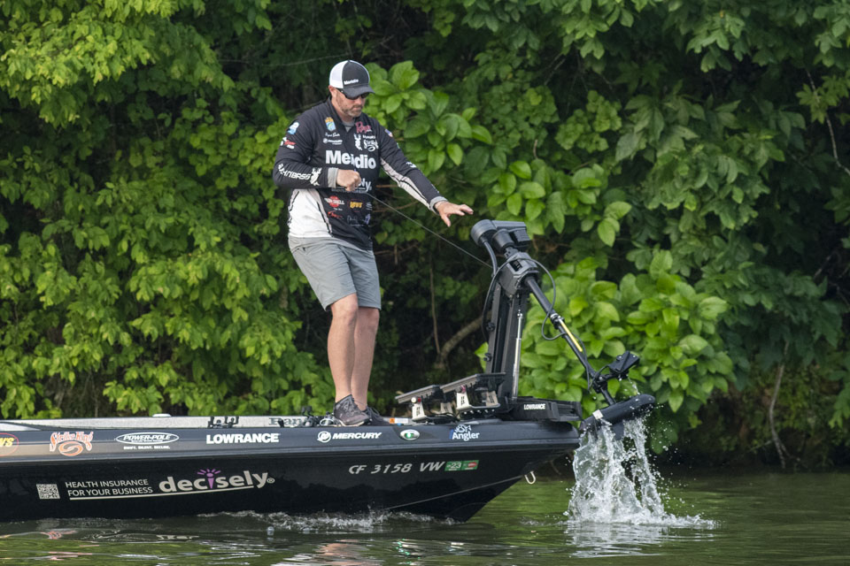 Early bites with Bryant Smith - Bassmaster