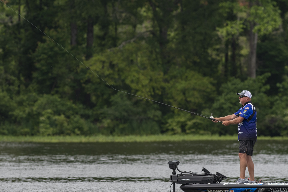 Gleason and Hartman hustle on Lay - Bassmaster