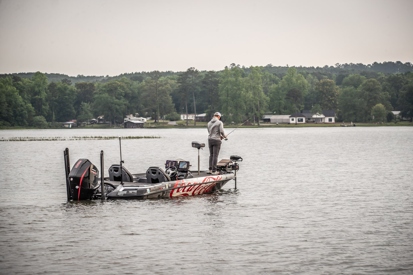 Elite action on Lay Lake - Bassmaster