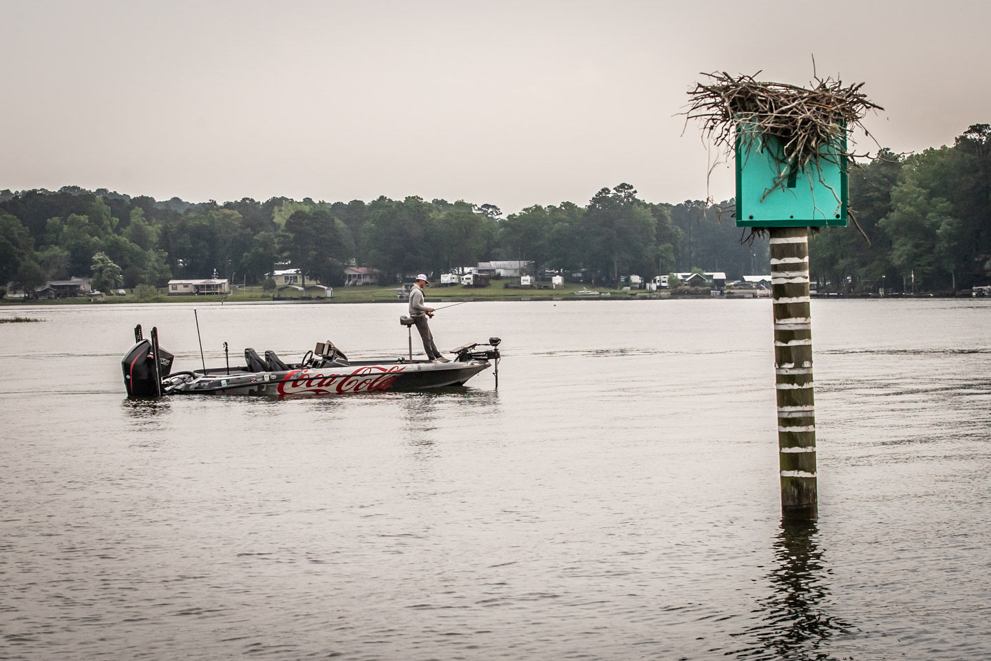 Elite action on Lay Lake - Bassmaster