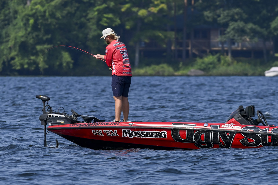 Wrangling smallies with Robertson, Sumrall - Bassmaster