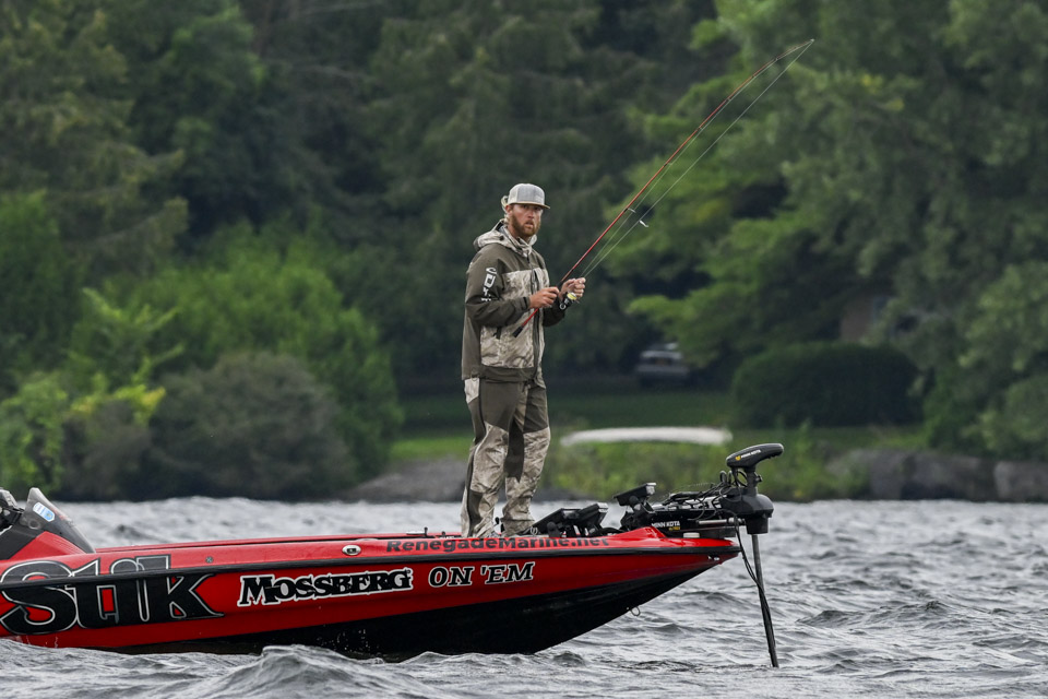 Robertson wrangles 'em up on final day - Bassmaster