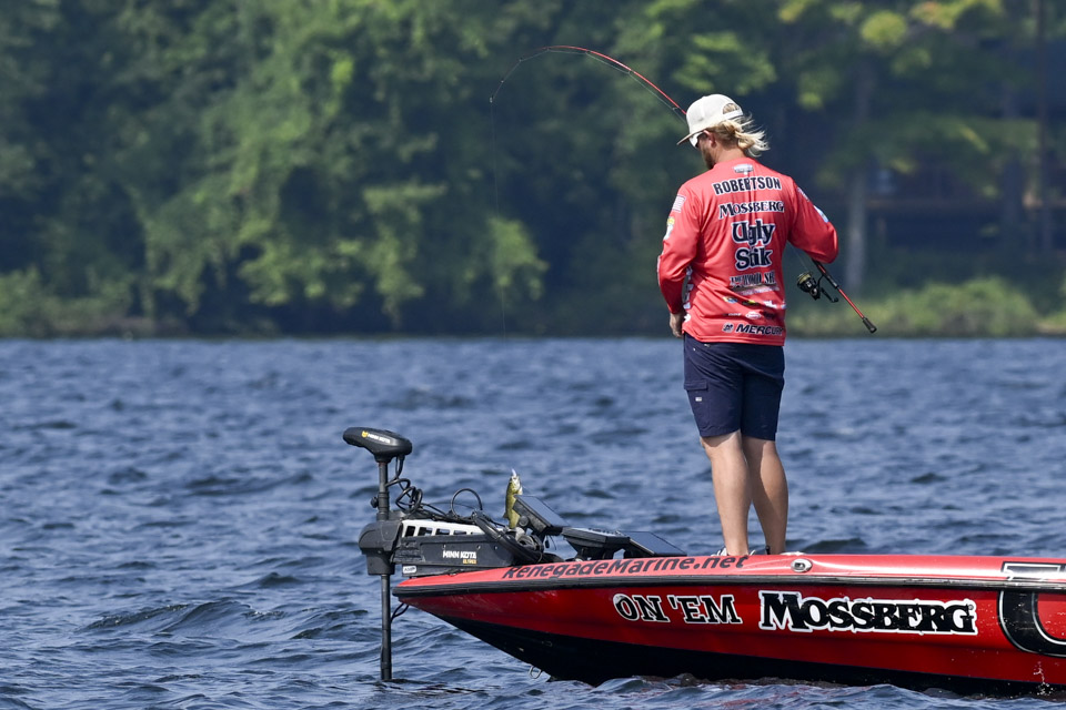 Wrangling smallies with Robertson, Sumrall - Bassmaster