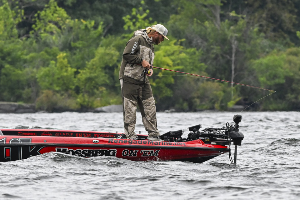 Robertson wrangles 'em up on final day - Bassmaster