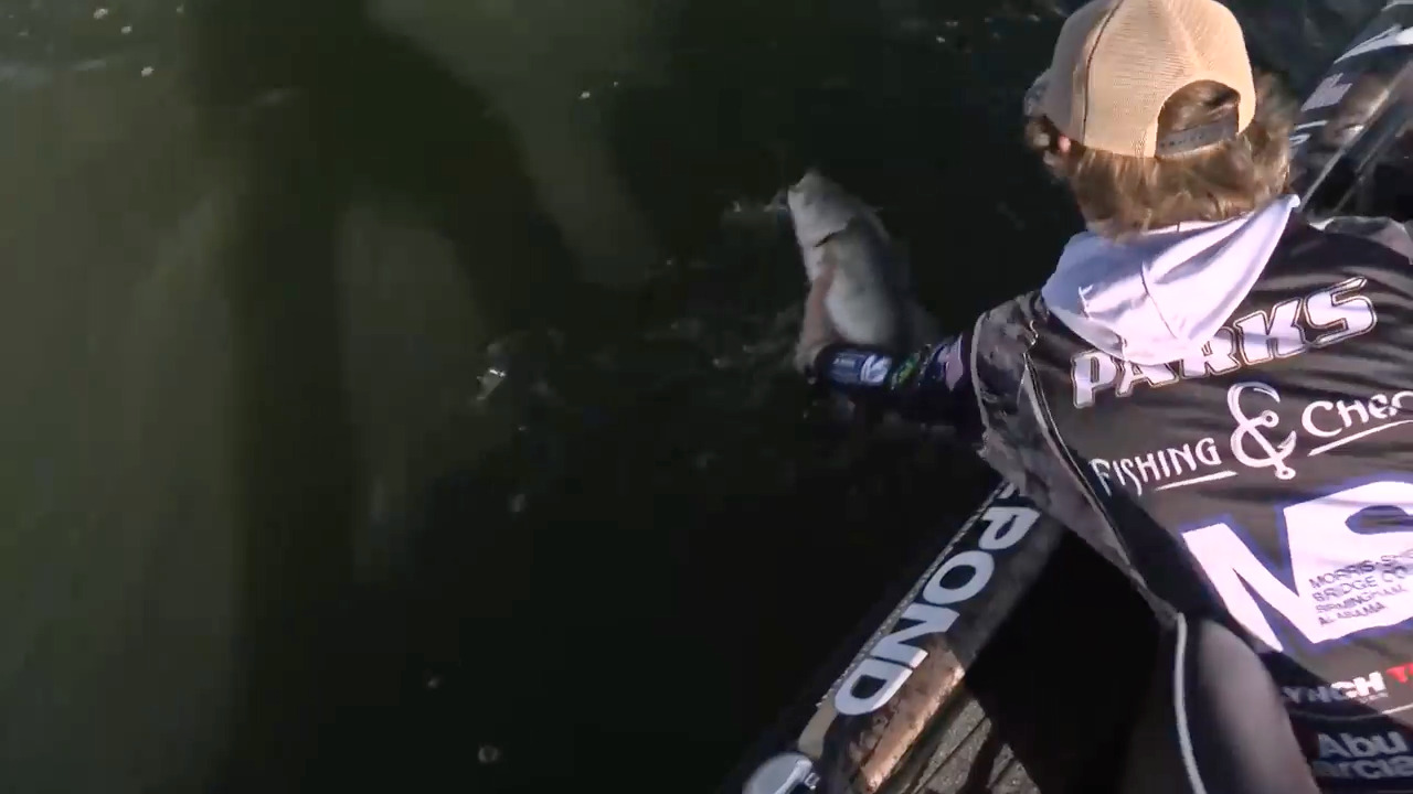 Logan Parks' first bite of Semi-Final Saturday - Bassmaster