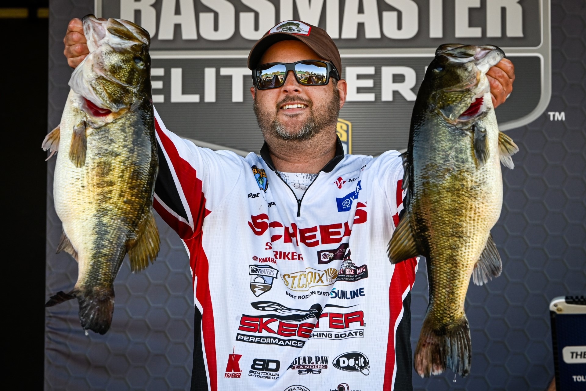 Schlapper slides into Day 2 lead - Bassmaster