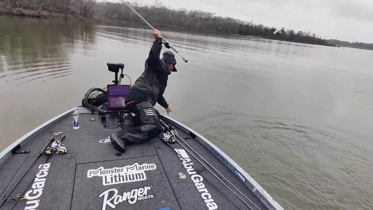 Jordan Lee's 8 pounder on Day 2 - Bassmaster
