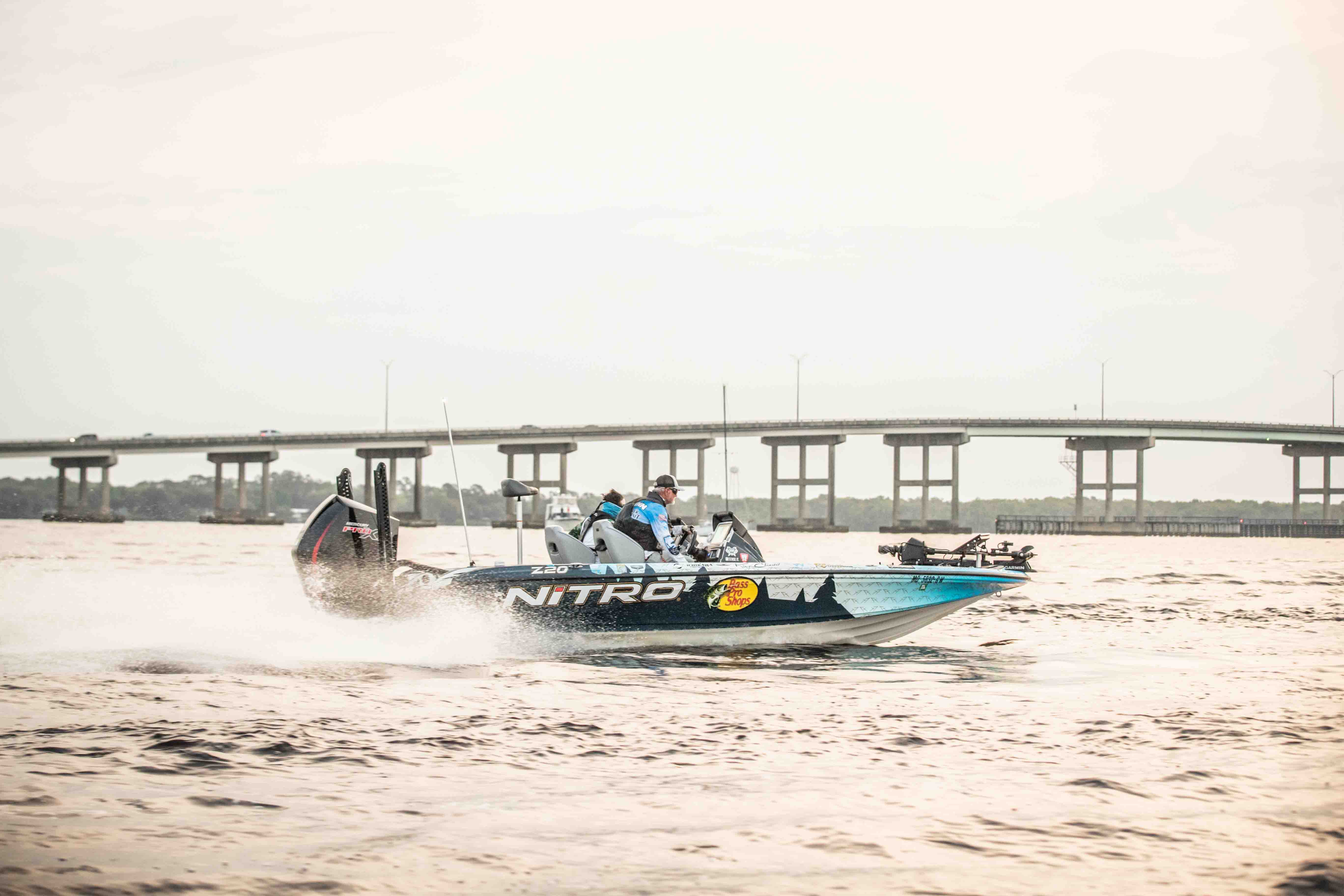 Keeping up with Clunn on Day 1 - Bassmaster