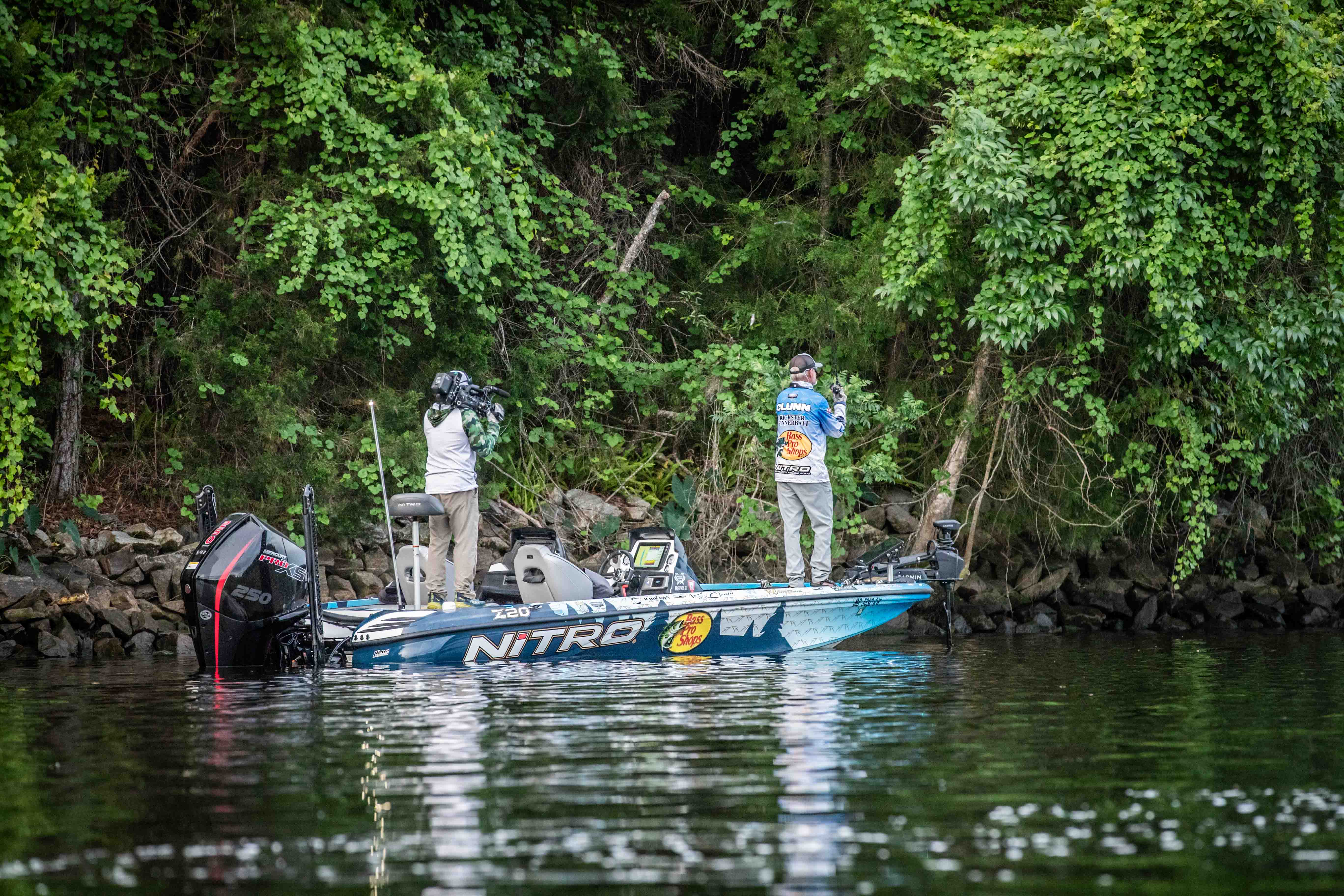 Keeping up with Clunn on Day 1 - Bassmaster