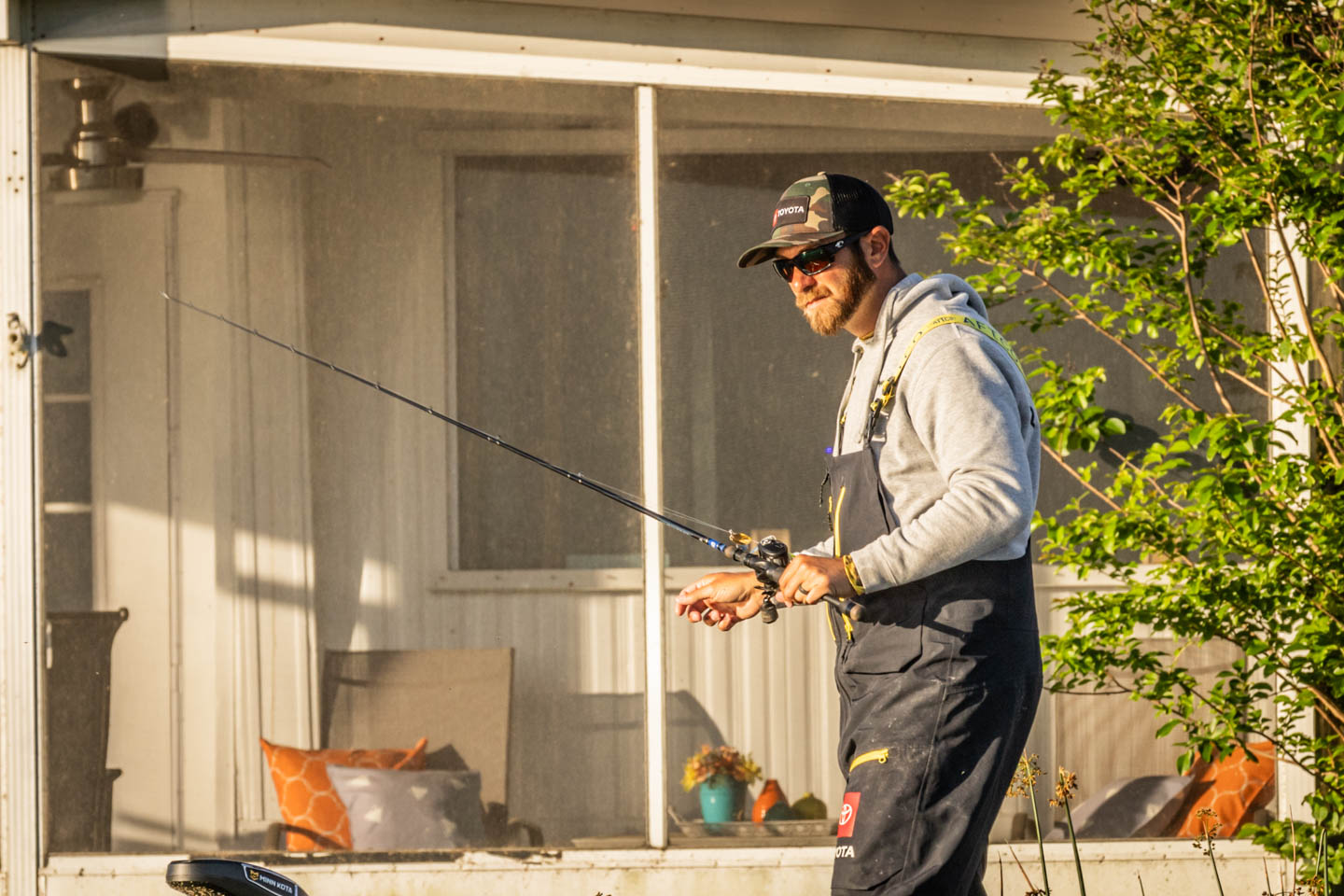 Luring 'em in with Lester - Bassmaster
