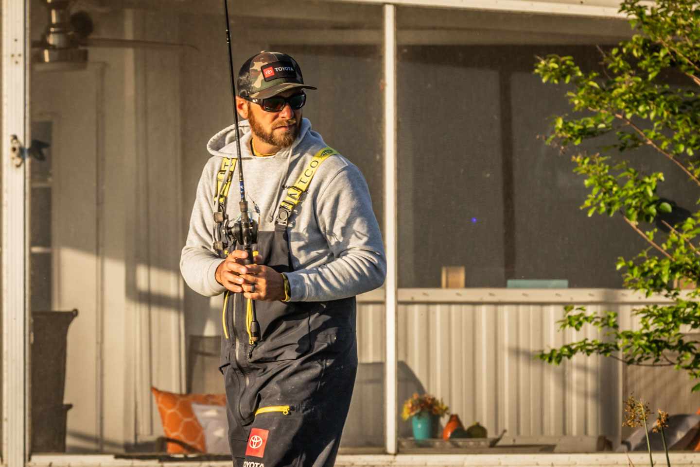 Luring 'em in with Lester - Bassmaster