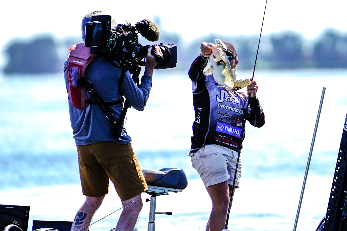 Afternoon action with Thompkins, Lee, McKinney and Garrett - Bassmaster