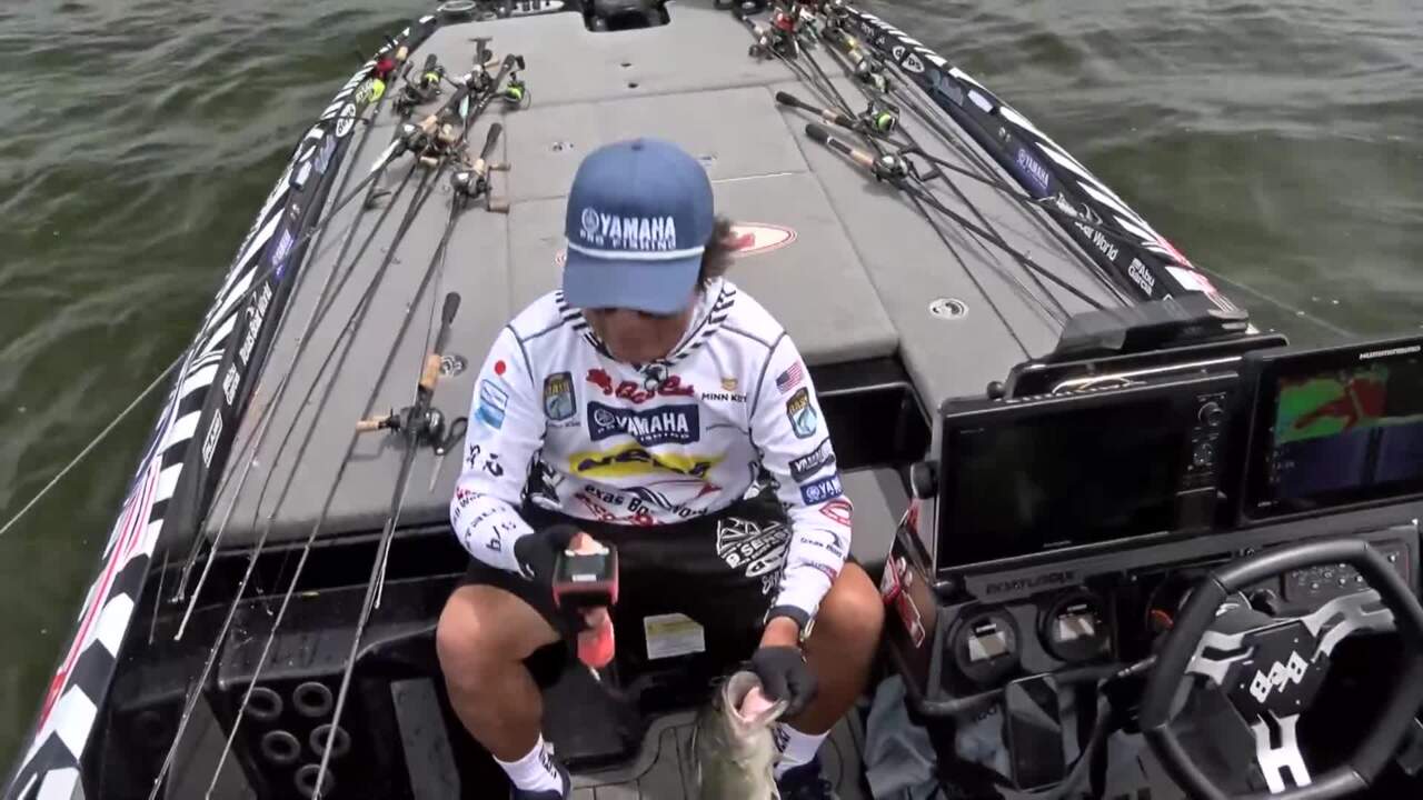 Kenta Kimura with a key cull on topwater - Bassmaster